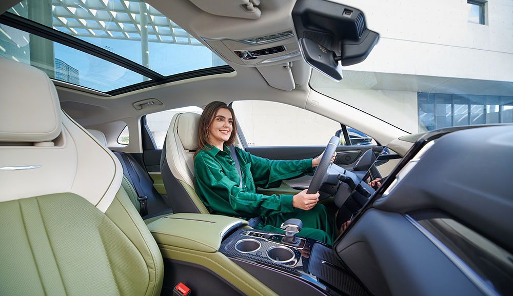 StriveME - سيارة هونشي HS3 تحقق شهرة كبيرة وتقديرًا واسعًا مع استمرار الطلب عليها!